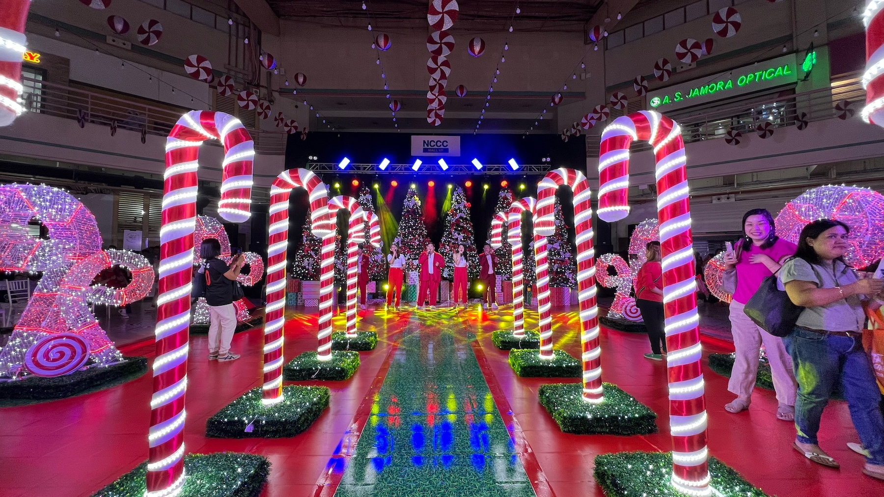 Ushering in the Holiday Season in Davao - Davao, Food & Photography